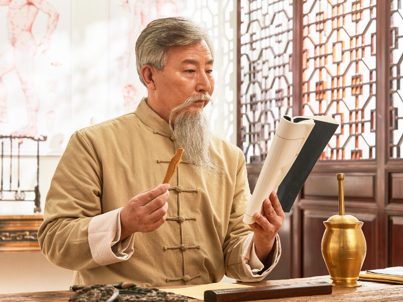 How to Stop Facial Hair Growth Due to PCOS Naturally - Dr. Heyne